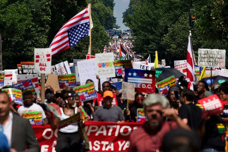 Thousands Protest in Washington against National Guard Deployment - RTA ...