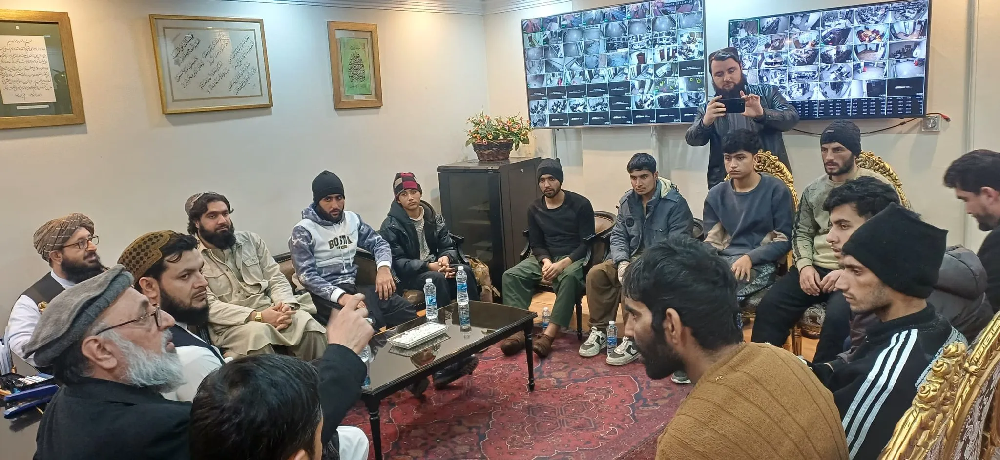 Afghan Embassy in Tehran Assists Afghans Stranded at Iran-Turkey Broder ...