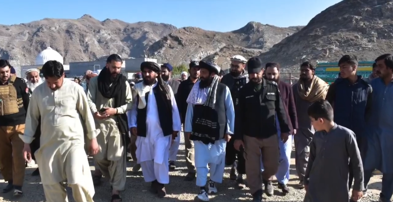 اسلام‌اباد کې افغان پلاوي د راستنېدونکو کډوالو له پنډغالو لیدنه وکړه ...